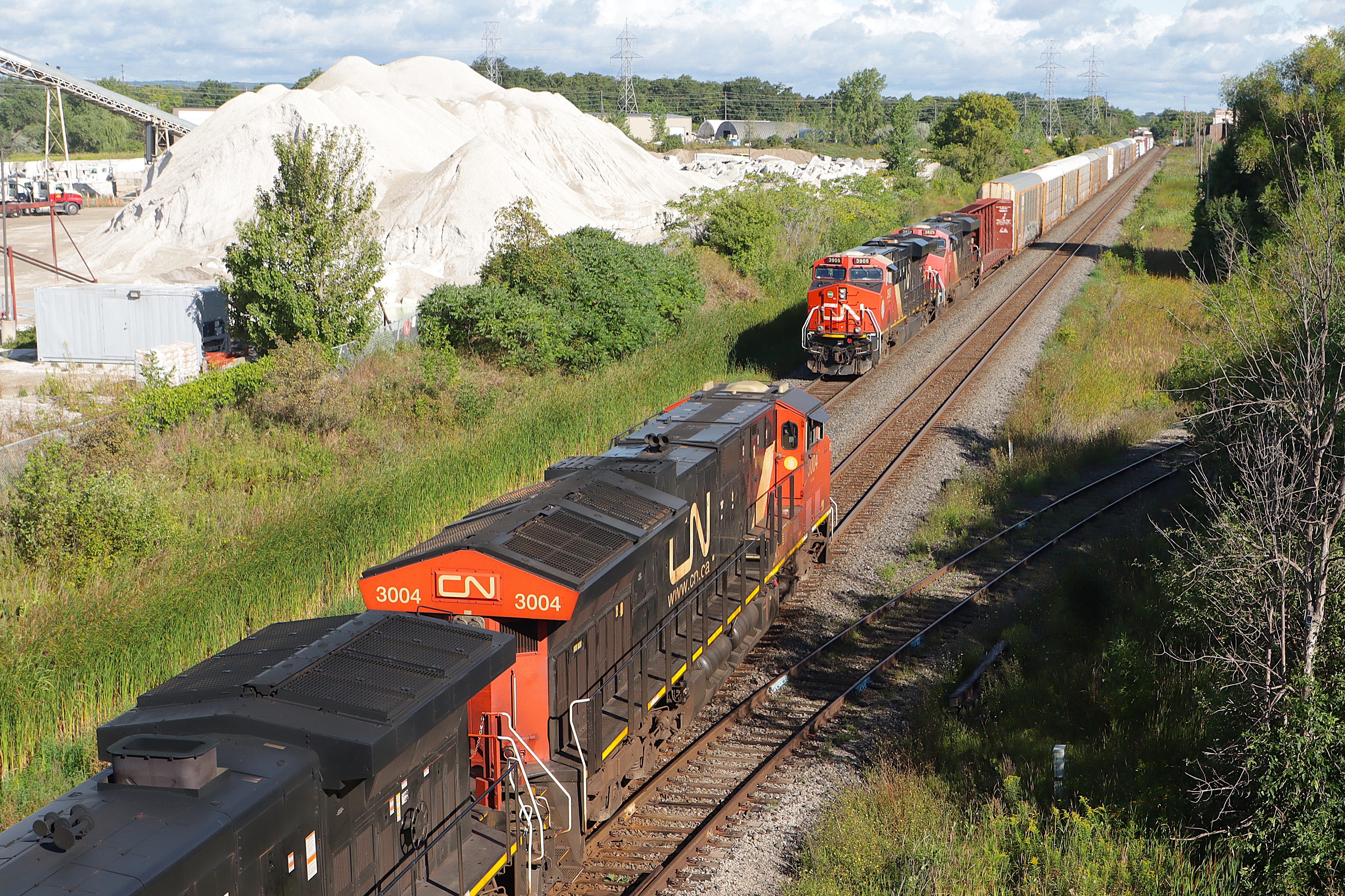 Railpictures.ca - Terry O'Shell Photo: With their train stretched ...