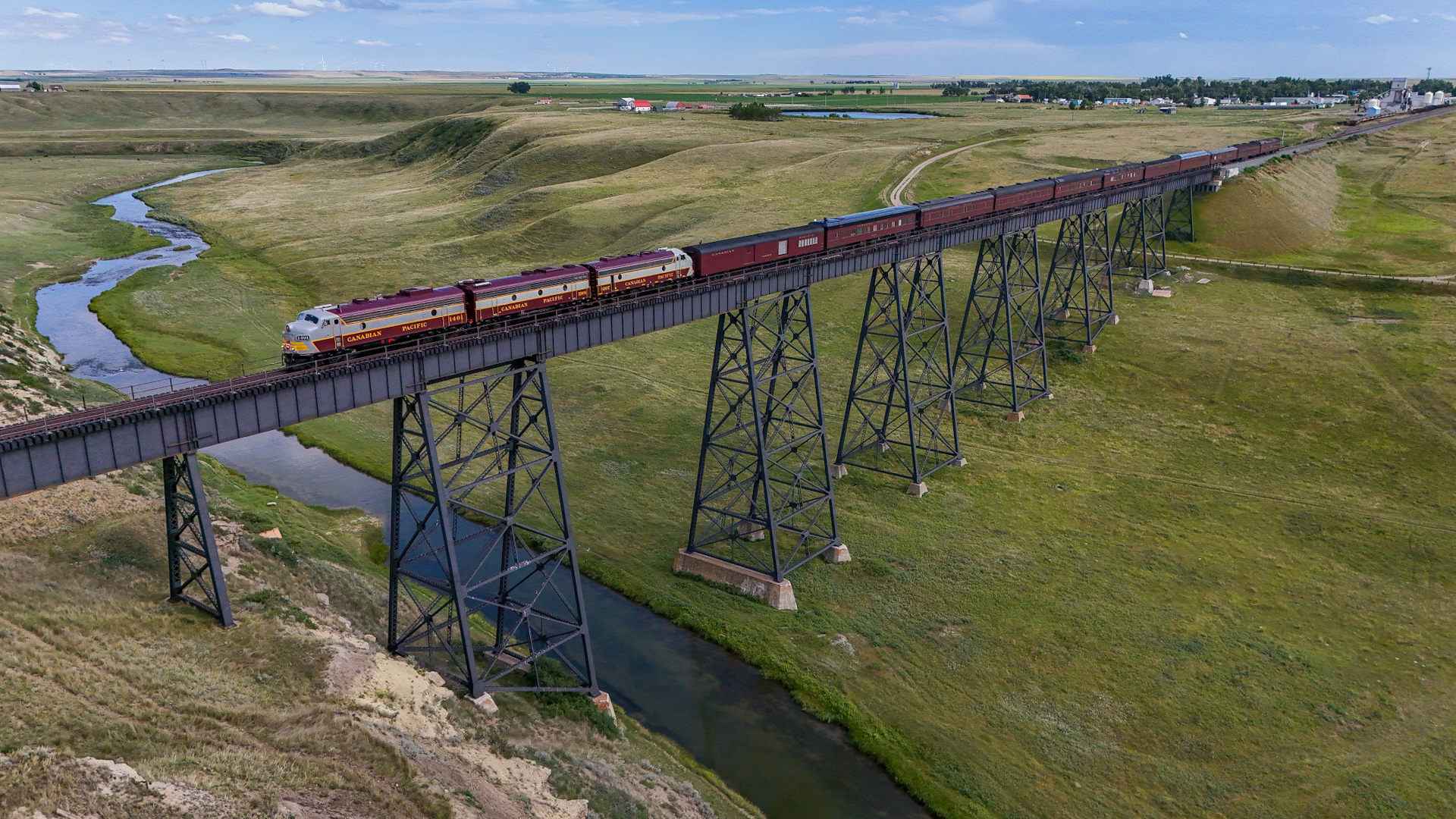 Railpictures.ca - Rob Eull Photo: The Royal Canadian Pacific crosses ...
