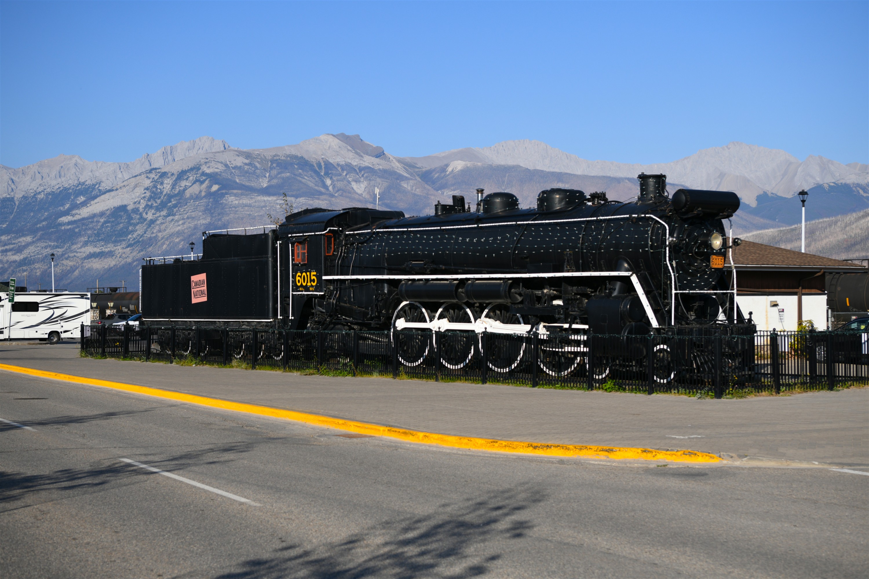Railpictures.ca - Paul O'Shell Photo: Majestic Background or foreground ...