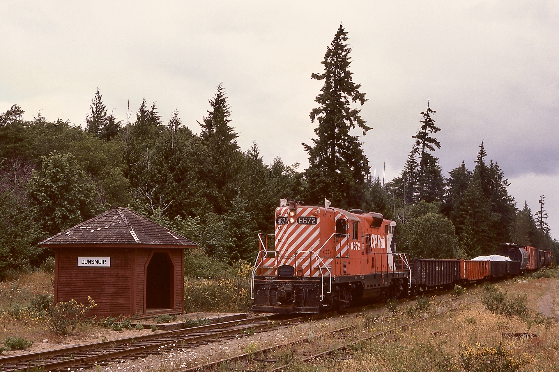 Railpictures.ca - Ken Perry Photo: On Vancouver Island, bridge ...