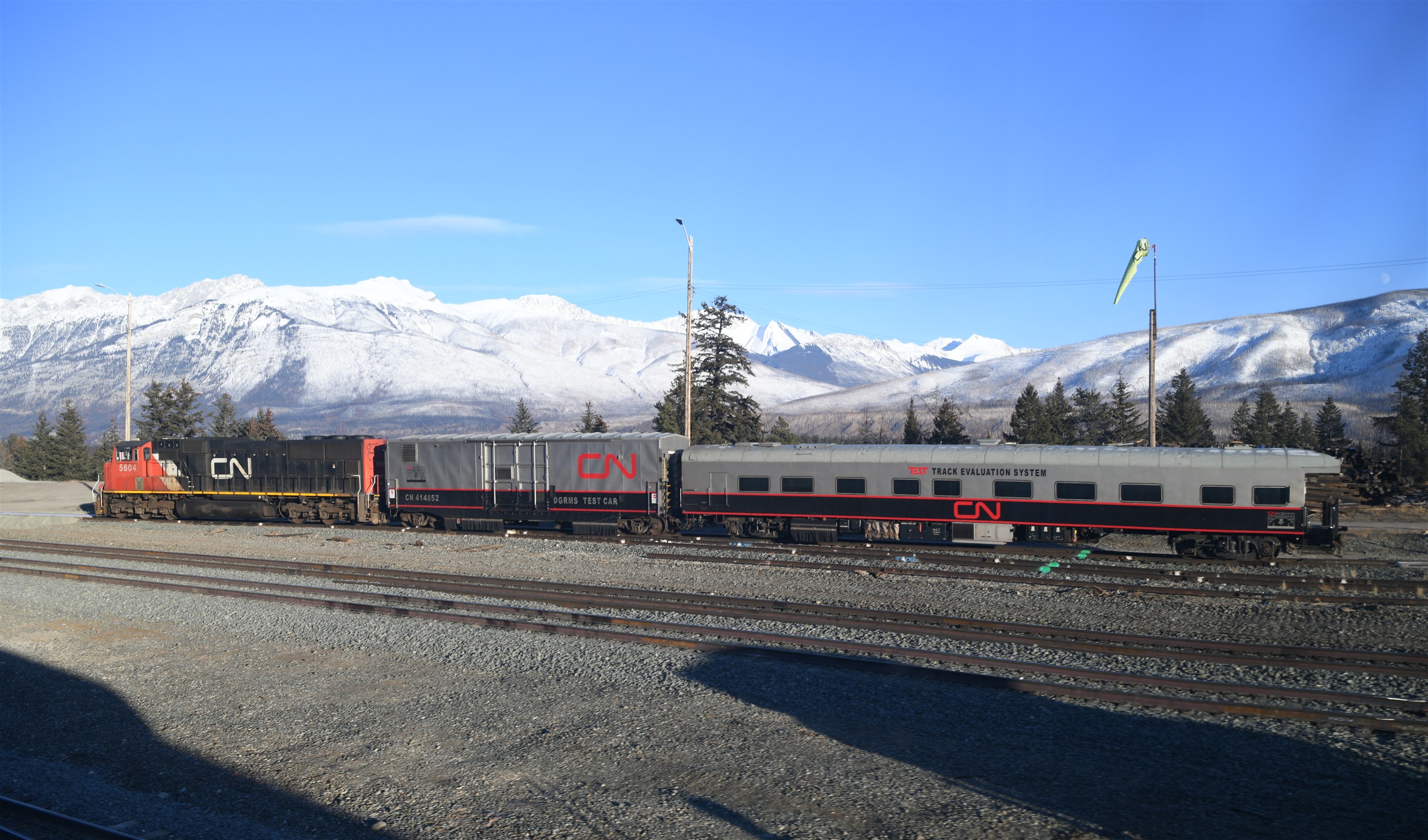 Railpictures.ca - Paul O'Shell Photo: CN TEST On an absolutely gorgeous ...