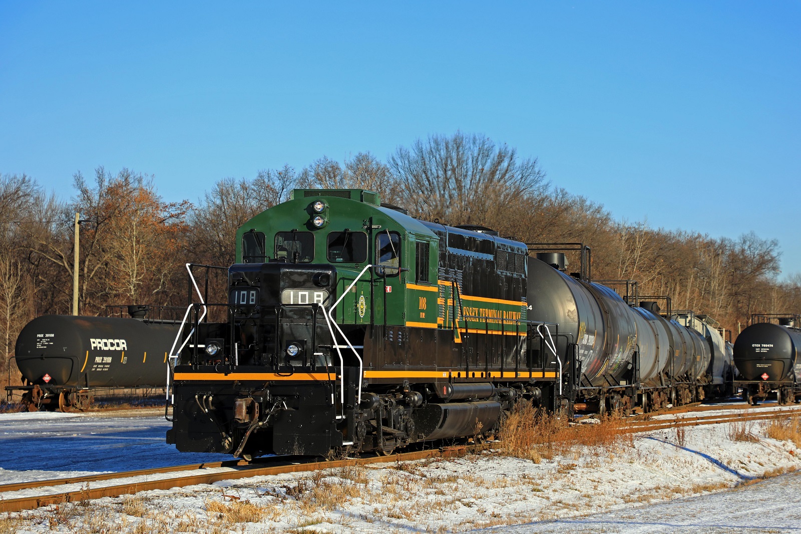 Railpictures.ca - Earl Minnis Photo: Essex Terminal 108 GP9m, in new ...