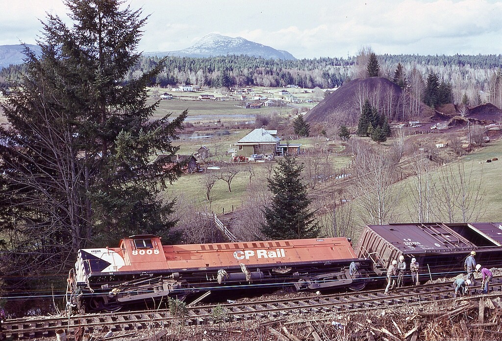 Railpictures.ca - Ken Perry Photo: Southward freight train No. 52 from ...