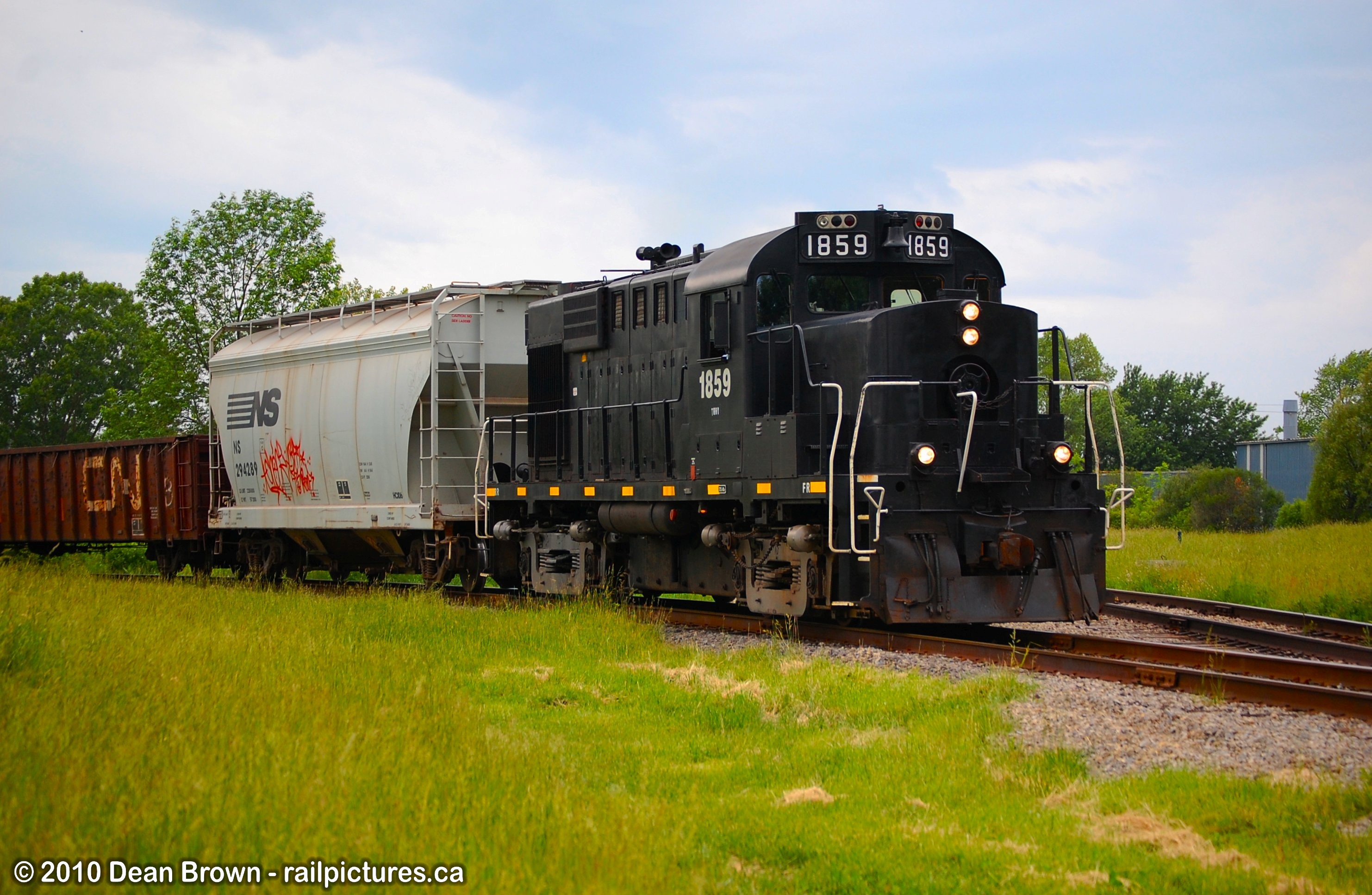 Railpictures.ca - Dean Brown Photo: TRRY RS18u 1859 on the Lakeside ...