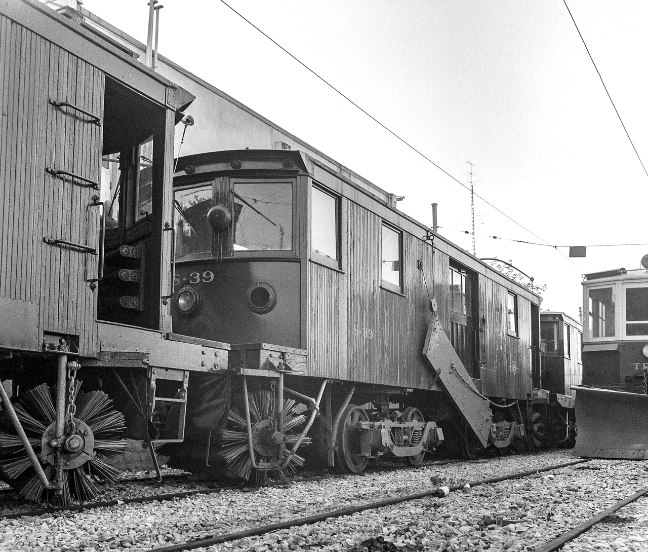 Railpictures.ca - Robert Farkas Photo: It is somewhere between 1969 ...