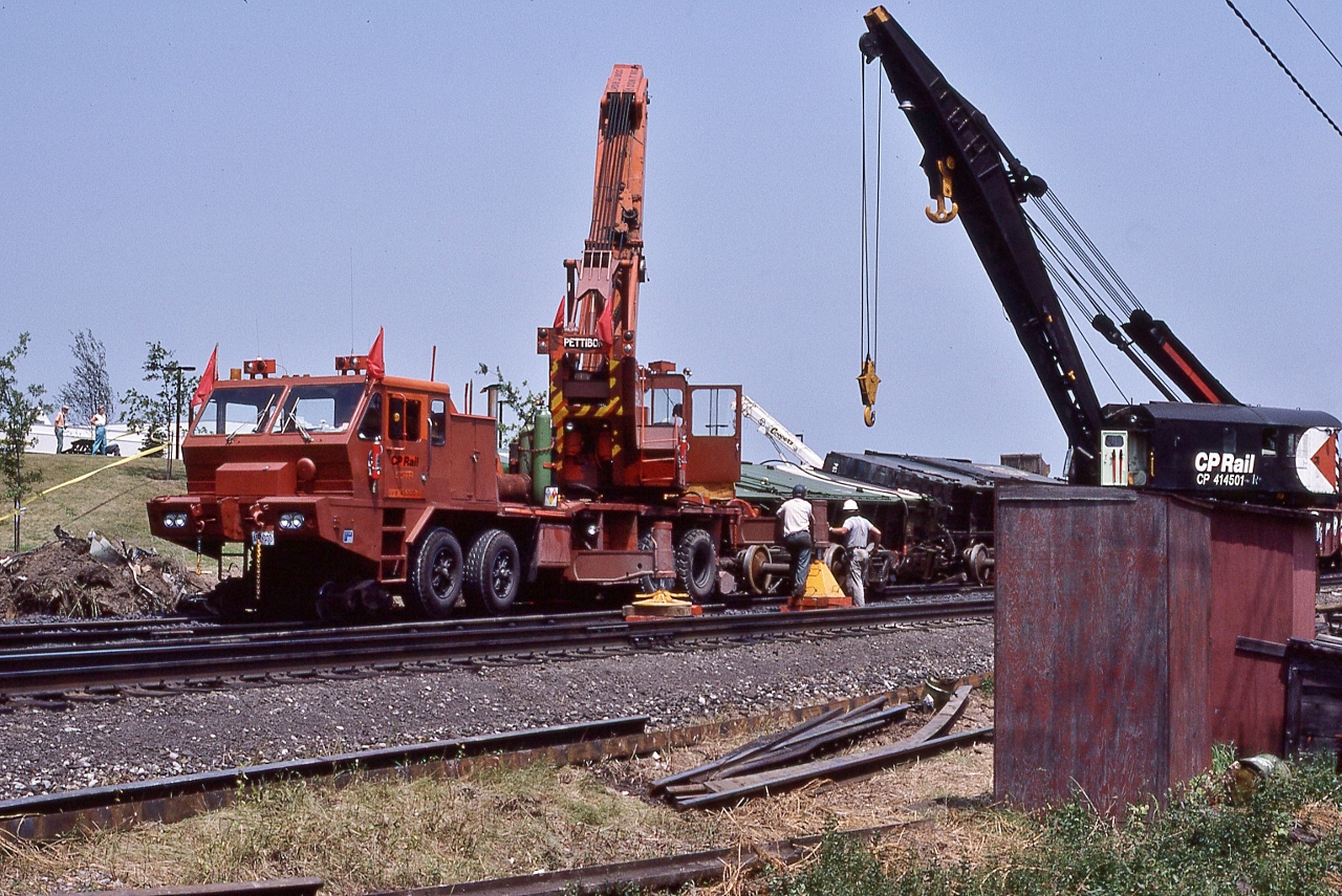 Railpictures.ca - sdfourty Photo: The 250 ton Toronto Auxiliary CP Rail ...
