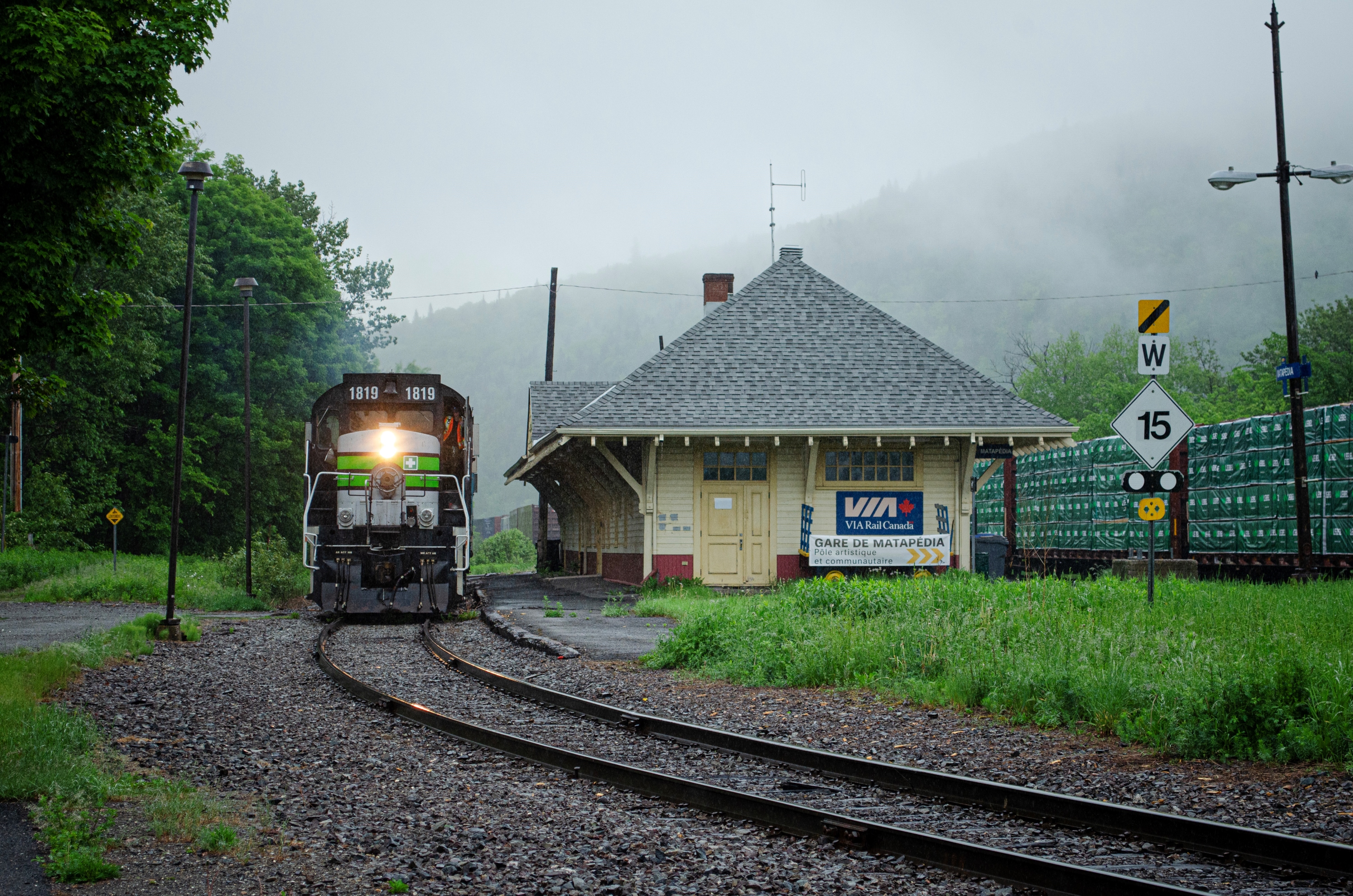 Railpictures.ca - Ian Malenfant-Picard Photo: SFG 565′s engines crawl ...
